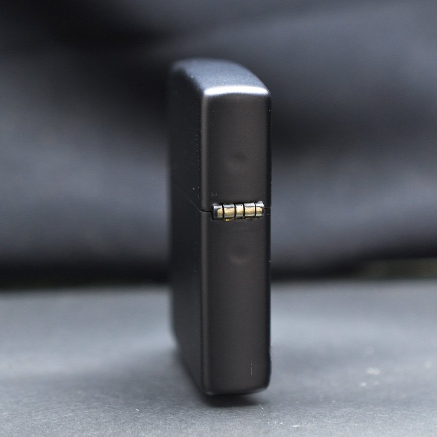 Zippo Sơn Chủ Đề Chó Sói Đen Black Wolf Z288 - ZIPPO AUTHENTIC